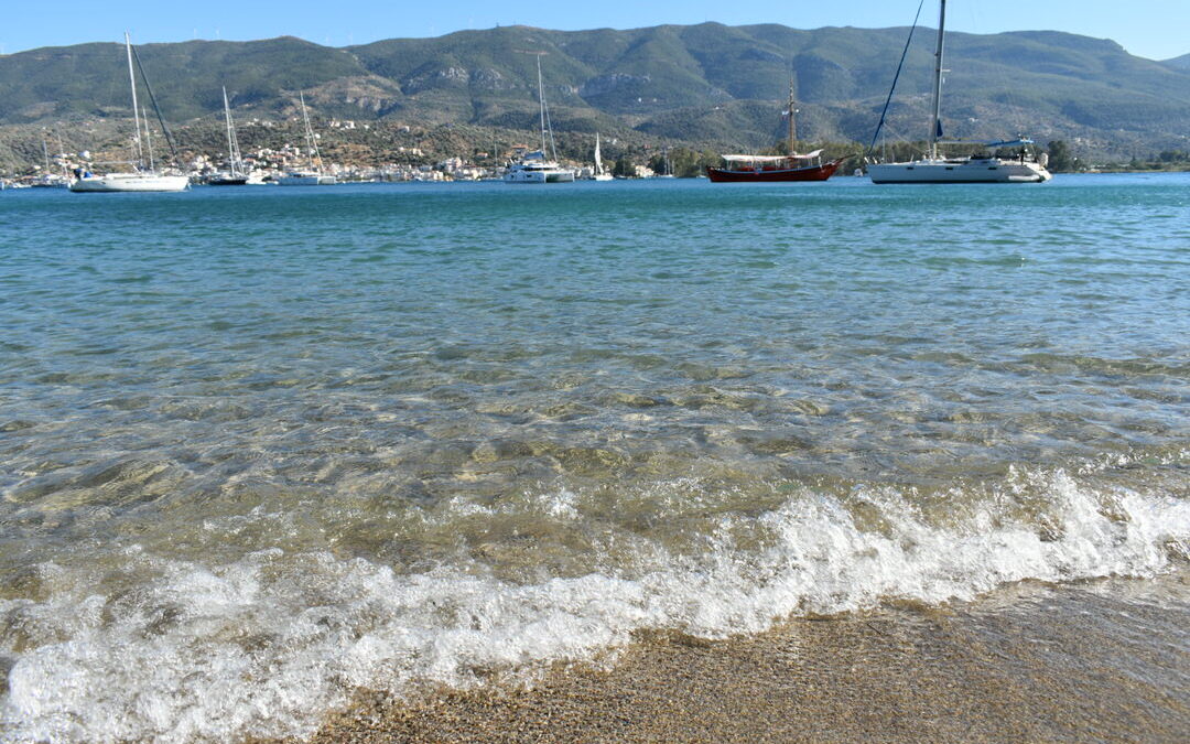 10 idyllic beaches of Poros island: swimming in pine covered bays and ...